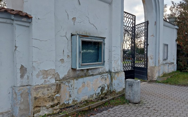 Vstup na hřbitov postrádá důstojnost. V plánu je komplexní revitalizace ...