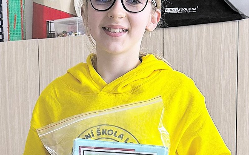 Nikolka veze první místo z biologické olympiády | OHŘE MEDIA
