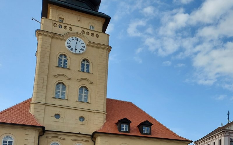 Předložil petici za pamětní desku odsunutým Němcům. Návrh vzbuzuje ...