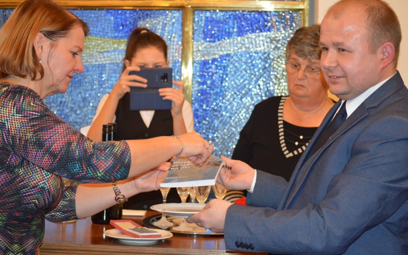 Kniha byla pokřtěna půdou z Volyně, Podplukovník Josef Holec by se v ...